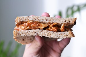 Gegrilde ananas met kaneelsuiker en vanille-ijs - OhMyFoodness