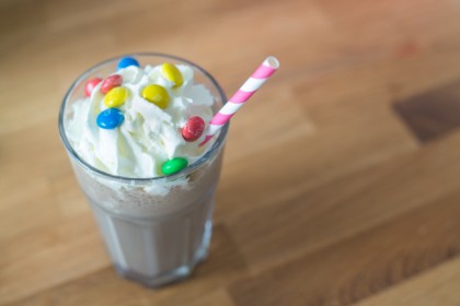 Video: M&M's Milkshake - OhMyFoodness