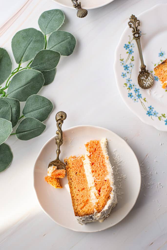 Orange Velvet Cake met witte chocolade en kokos - OhMyFoodness