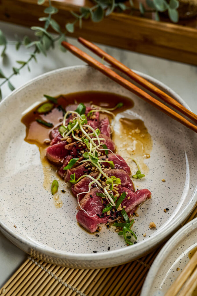Beef Tataki met ponzu & sesam - OhMyFoodness