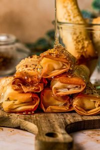 Feta rolletjes met chili honing - OhMyFoodness